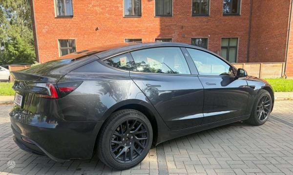 Pelēks Tesla Model 3 2024 Kauņa, ar dzinēja tilpumu 0.00 L un nobraukumu 11 tūkst. km par 29990 €, foto 4 vietnē AUTOMOTO.COM.LV