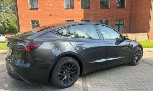 Grey Tesla Model 3 2024 in Kaunas, with an engine capacity of 0.00 L and mileage of 11 thousand km for 29990 €, photo 5 on AUTOMOTO.COM.LV