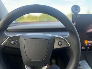 Grey Tesla Model 3 2024 in Kaunas, with an engine capacity of 0.00 L and mileage of 11 thousand km for 29990 €, photo 9 on AUTOMOTO.COM.LV