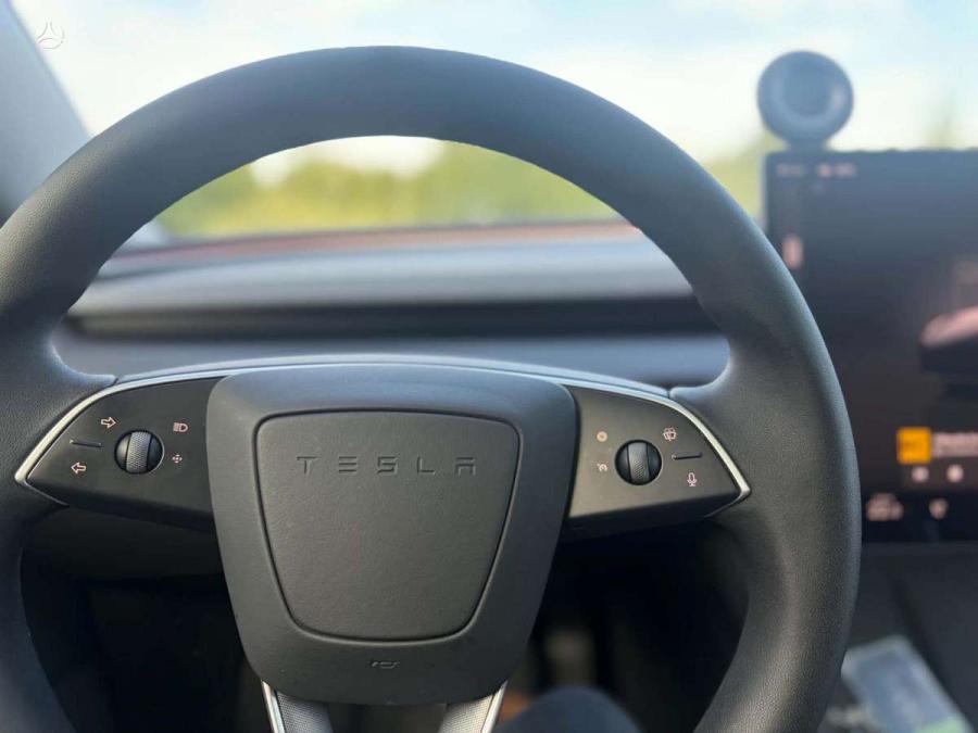 Grey Tesla Model 3 2024 in Kaunas, with an engine capacity of 0.00 L and mileage of 11 thousand km for 29990 €, photo 9 on AUTOMOTO.COM.LV