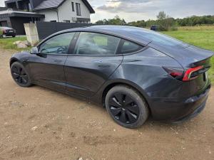 Grey Tesla Model 3 2025 in Kaunas, with an engine capacity of 0.00 L and mileage of 14 thousand km for 41000 €, photo 5 on AUTOMOTO.COM.LV