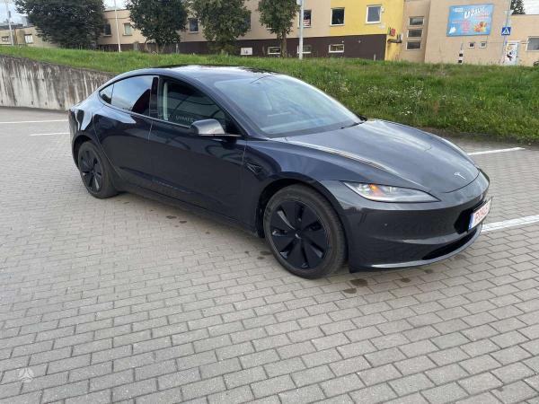 Серый Тесла Модель 3 2025 в Утена, объемом двигателя 0.00 л и пробегом 18 тыс. км за 30750 €, фото 3 на AUTOMOTO.COM.LV