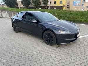 Серый Тесла Модель 3 2025 в Утена, объемом двигателя 0.00 л и пробегом 18 тыс. км за 30750 €, фото 3 на AUTOMOTO.COM.LV