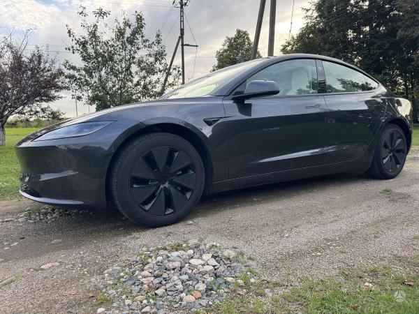 Pelēks Tesla Model 3 2025 Klaipėda, ar dzinēja tilpumu 0.00 L un nobraukumu 11 tūkst. km par 33900 €, foto 4 vietnē AUTOMOTO.COM.LV