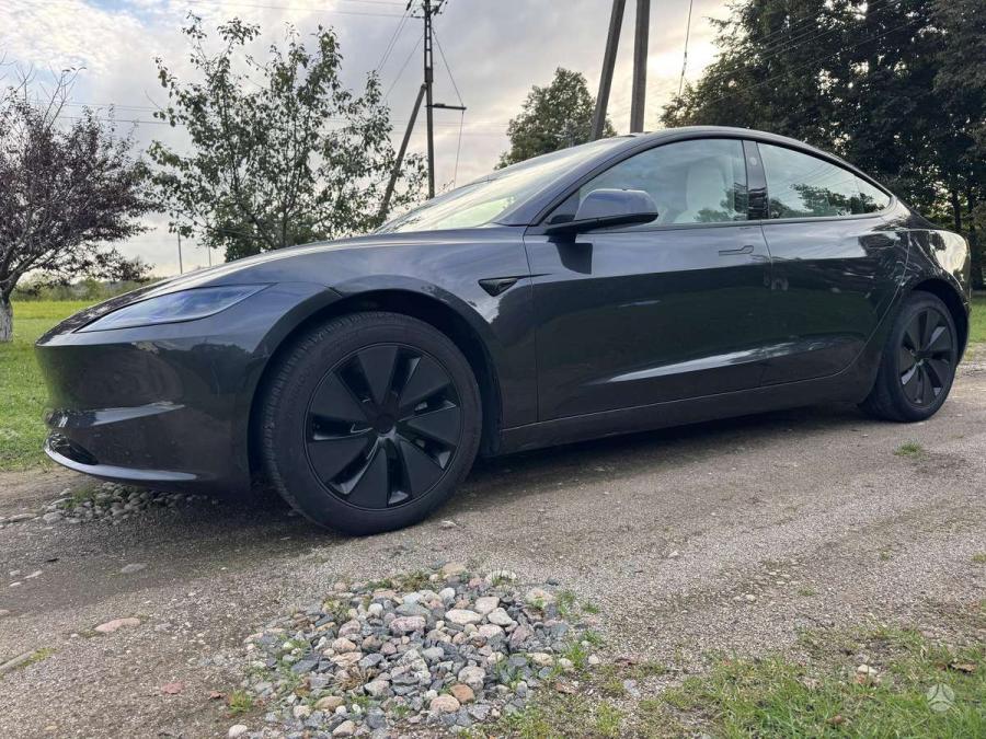 Pelēks Tesla Model 3 2025 Klaipėda, ar dzinēja tilpumu 0.00 L un nobraukumu 11 tūkst. km par 33900 €, foto 4 vietnē AUTOMOTO.COM.LV