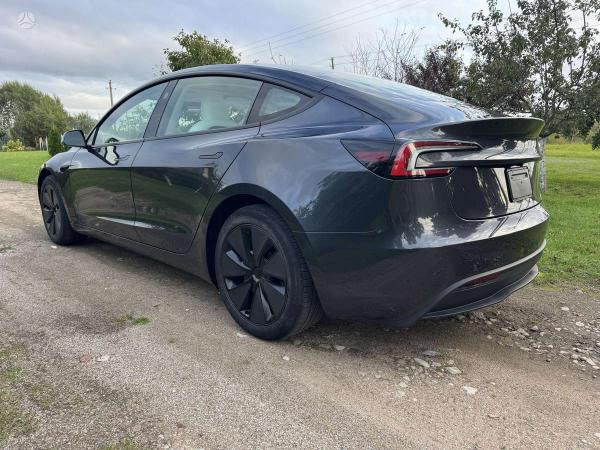 Pelēks Tesla Model 3 2025 Klaipėda, ar dzinēja tilpumu 0.00 L un nobraukumu 11 tūkst. km par 33900 €, foto 7 vietnē AUTOMOTO.COM.LV