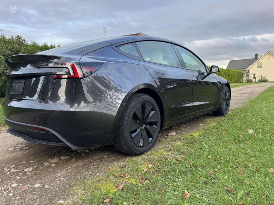 Pelēks Tesla Model 3 2025 Klaipėda, ar dzinēja tilpumu 0.00 L un nobraukumu 11 tūkst. km par 33900 €, foto 11 vietnē AUTOMOTO.COM.LV