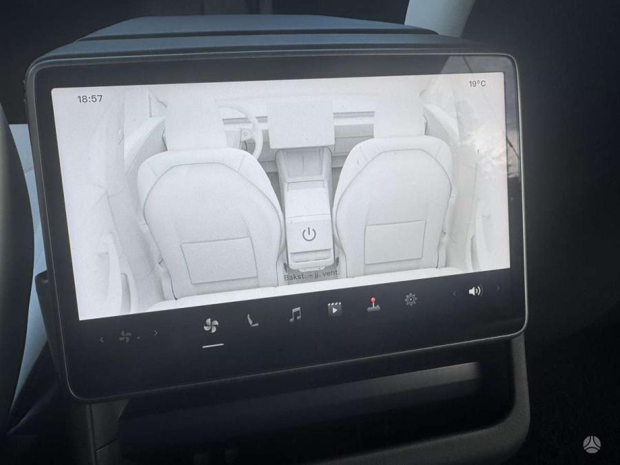 Pelēks Tesla Model 3 2025 Klaipėda, ar dzinēja tilpumu 0.00 L un nobraukumu 11 tūkst. km par 33900 €, foto 49 vietnē AUTOMOTO.COM.LV
