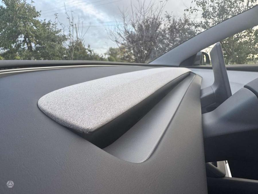 Pelēks Tesla Model 3 2025 Klaipėda, ar dzinēja tilpumu 0.00 L un nobraukumu 11 tūkst. km par 33900 €, foto 56 vietnē AUTOMOTO.COM.LV