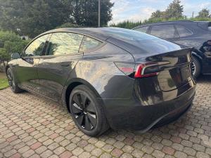Pelēks Tesla Model 3 2025 Klaipėda, ar dzinēja tilpumu 0.00 L un nobraukumu 11 tūkst. km par 33900 €, foto 61 vietnē AUTOMOTO.COM.LV