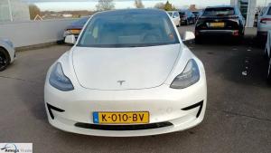 Tesla Model 3 2020 in Riga, with an engine capacity of 0.00 L and mileage of 126 thousand km for 15500 €, photo 3 on AUTOMOTO.COM.LV