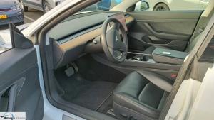 Tesla Model 3 2020 in Riga, with an engine capacity of 0.00 L and mileage of 126 thousand km for 15500 €, photo 9 on AUTOMOTO.COM.LV