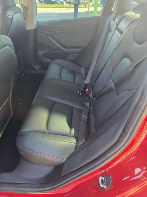 Red Tesla Model 3 2018 in Kaunas, with an engine capacity of 0.00 L and mileage of 140 thousand km for 16940 €, photo 7 on AUTOMOTO.COM.LV