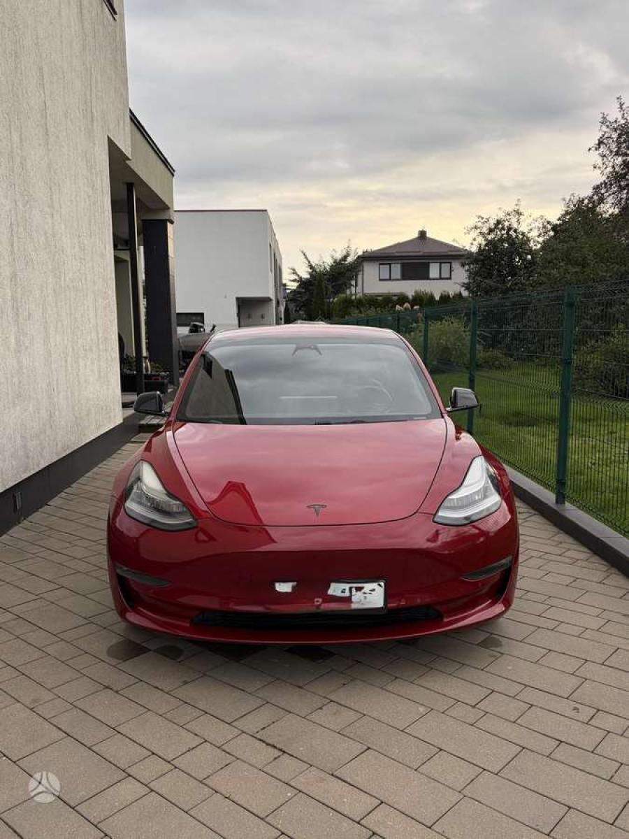 Red Tesla Model 3 2018 in Vilnius, with an engine capacity of 0.00 L and mileage of 198 thousand km for 16900 €, photo 1 on AUTOMOTO.COM.LV