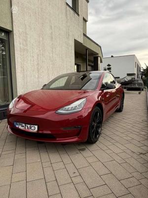 Red Tesla Model 3 2018 in Vilnius, with an engine capacity of 0.00 L and mileage of 198 thousand km for 16900 €, photo 3 on AUTOMOTO.COM.LV