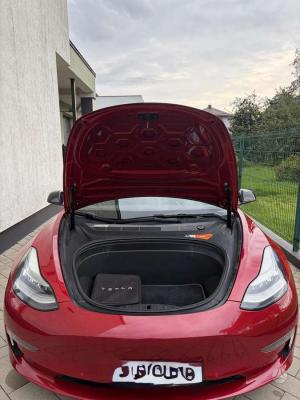 Red Tesla Model 3 2018 in Vilnius, with an engine capacity of 0.00 L and mileage of 198 thousand km for 16900 €, photo 5 on AUTOMOTO.COM.LV