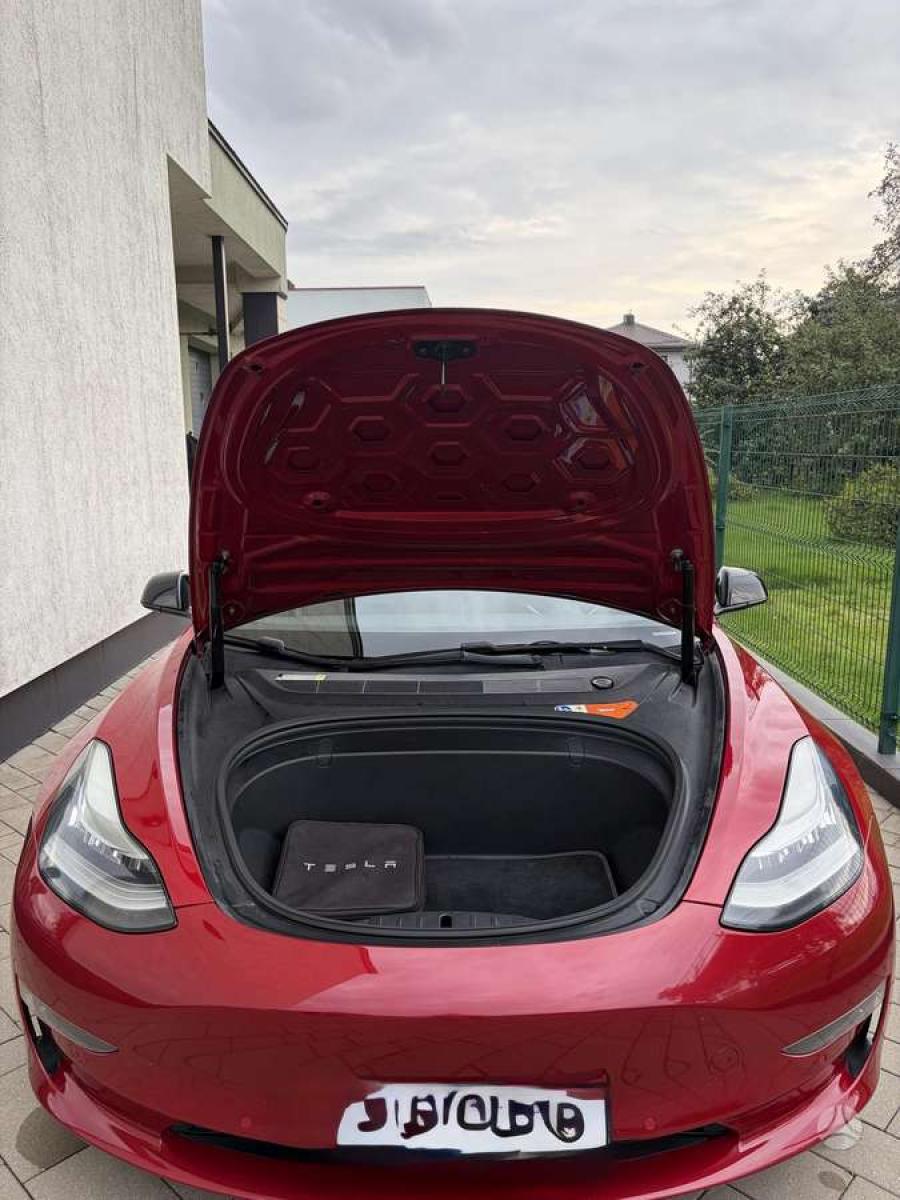 Red Tesla Model 3 2018 in Vilnius, with an engine capacity of 0.00 L and mileage of 198 thousand km for 16900 €, photo 5 on AUTOMOTO.COM.LV