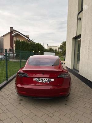 Red Tesla Model 3 2018 in Vilnius, with an engine capacity of 0.00 L and mileage of 198 thousand km for 16900 €, photo 6 on AUTOMOTO.COM.LV