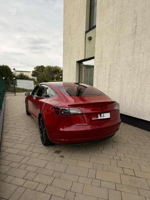 Red Tesla Model 3 2018 in Vilnius, with an engine capacity of 0.00 L and mileage of 198 thousand km for 16900 €, photo 7 on AUTOMOTO.COM.LV