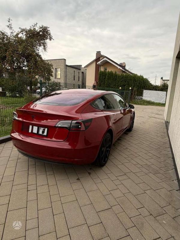 Red Tesla Model 3 2018 in Vilnius, with an engine capacity of 0.00 L and mileage of 198 thousand km for 16900 €, photo 8 on AUTOMOTO.COM.LV