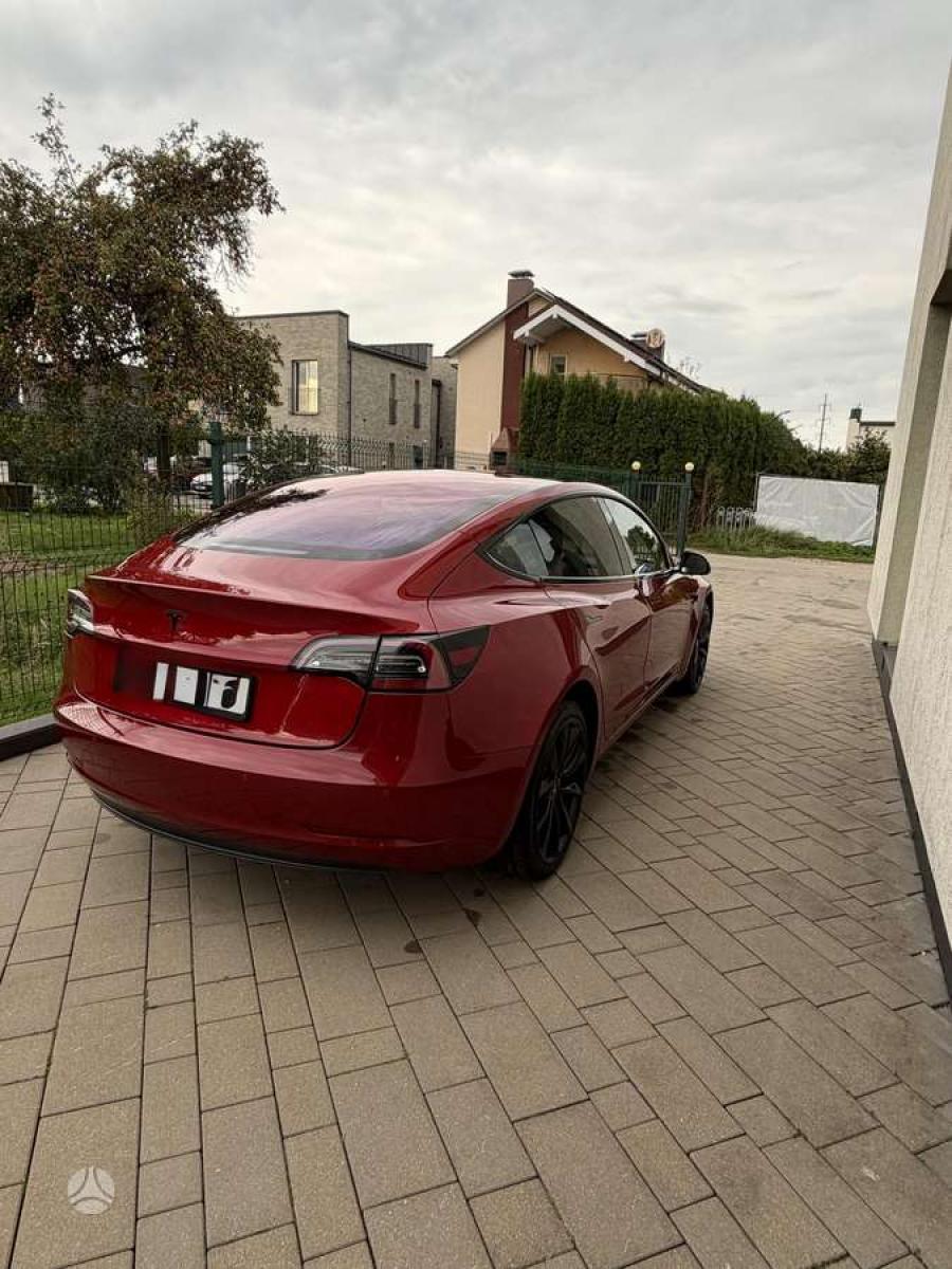 Red Tesla Model 3 2018 in Vilnius, with an engine capacity of 0.00 L and mileage of 198 thousand km for 16900 €, photo 8 on AUTOMOTO.COM.LV