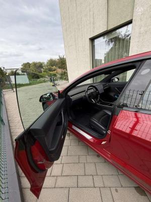 Red Tesla Model 3 2018 in Vilnius, with an engine capacity of 0.00 L and mileage of 198 thousand km for 16900 €, photo 10 on AUTOMOTO.COM.LV
