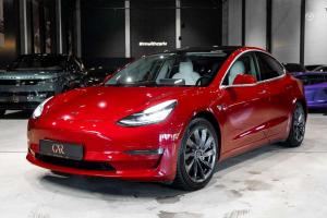 Красный Тесла Модель 3 2019 в Рига, объемом двигателя 0.00 л и пробегом 140 тыс. км за 23900 €, фото  на AUTOMOTO.COM.LV