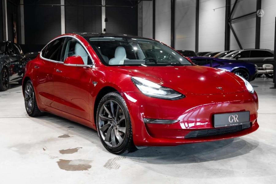 Red Tesla Model 3 2019 in Riga, with an engine capacity of 0.00 L and mileage of 140 thousand km for 23900 €, photo 4 on AUTOMOTO.COM.LV