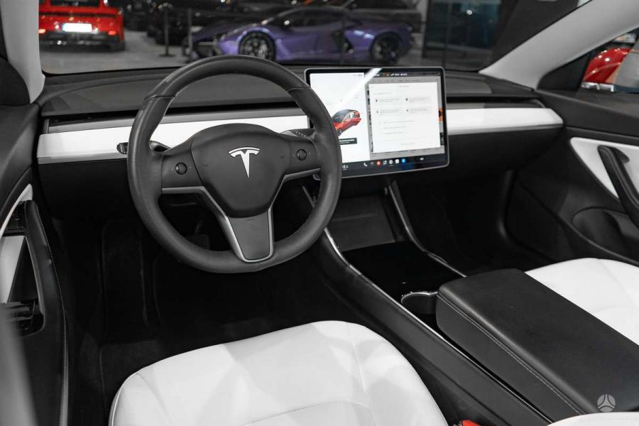 Red Tesla Model 3 2019 in Riga, with an engine capacity of 0.00 L and mileage of 140 thousand km for 23900 €, photo 11 on AUTOMOTO.COM.LV