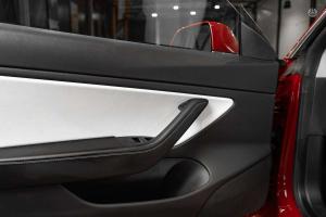 Red Tesla Model 3 2019 in Riga, with an engine capacity of 0.00 L and mileage of 140 thousand km for 23900 €, photo 15 on AUTOMOTO.COM.LV