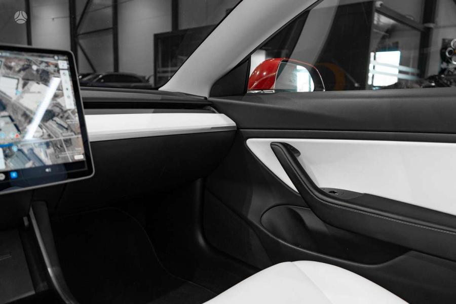 Red Tesla Model 3 2019 in Riga, with an engine capacity of 0.00 L and mileage of 140 thousand km for 23900 €, photo 29 on AUTOMOTO.COM.LV