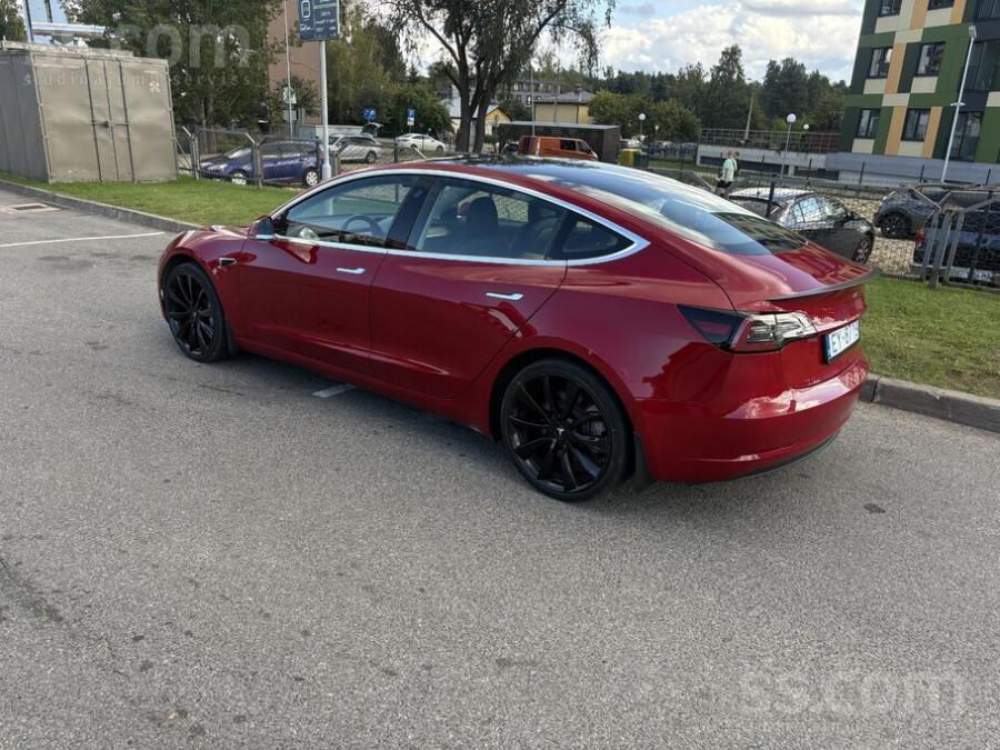 Red Tesla Model 3 2019 in Riga, with an engine capacity of 0.00 L and mileage of 173 thousand km for 21000 €, photo 4 on AUTOMOTO.COM.LV