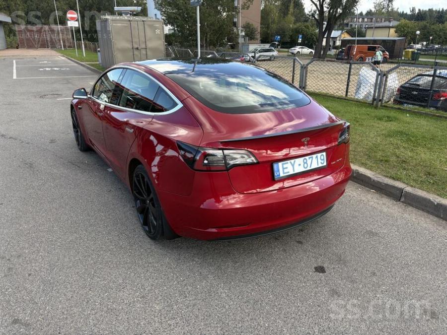Red Tesla Model 3 2019 in Riga, with an engine capacity of 0.00 L and mileage of 173 thousand km for 21000 €, photo 5 on AUTOMOTO.COM.LV