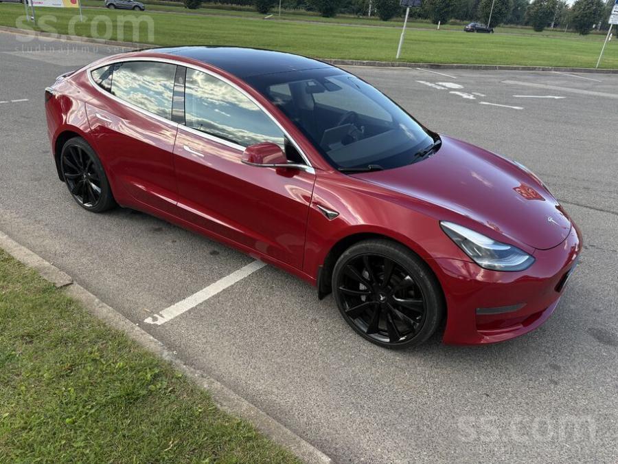 Red Tesla Model 3 2019 in Riga, with an engine capacity of 0.00 L and mileage of 173 thousand km for 21000 €, photo 8 on AUTOMOTO.COM.LV