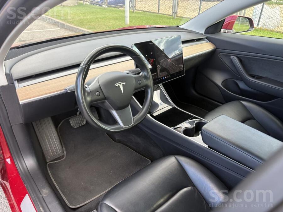 Red Tesla Model 3 2019 in Riga, with an engine capacity of 0.00 L and mileage of 173 thousand km for 21000 €, photo 14 on AUTOMOTO.COM.LV