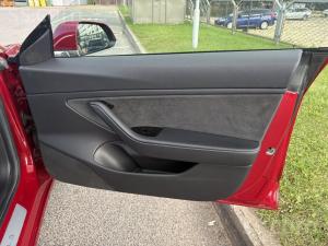 Red Tesla Model 3 2019 in Riga, with an engine capacity of 0.00 L and mileage of 173 thousand km for 21000 €, photo 19 on AUTOMOTO.COM.LV