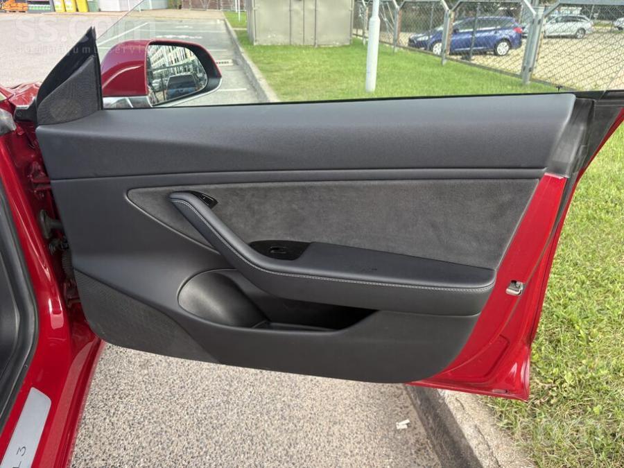 Red Tesla Model 3 2019 in Riga, with an engine capacity of 0.00 L and mileage of 173 thousand km for 21000 €, photo 19 on AUTOMOTO.COM.LV
