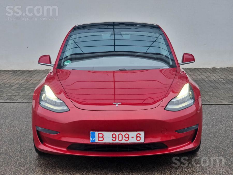 Red Tesla Model 3 2020 in Riga, with an engine capacity of 0.00 L and mileage of 126 thousand km for 21777 €, photo 2 on AUTOMOTO.COM.LV
