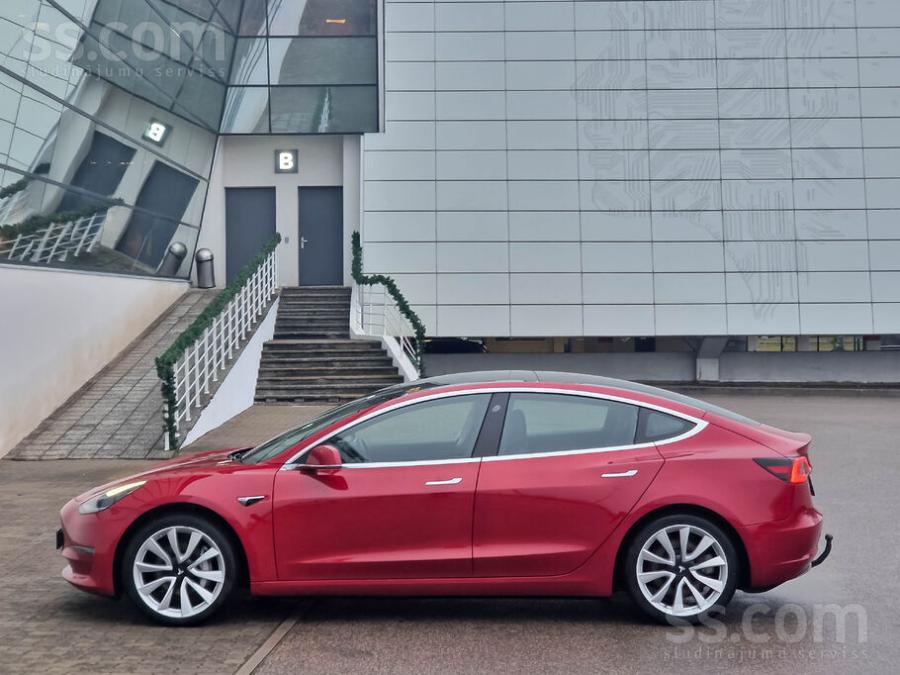 Red Tesla Model 3 2020 in Riga, with an engine capacity of 0.00 L and mileage of 126 thousand km for 21777 €, photo 5 on AUTOMOTO.COM.LV