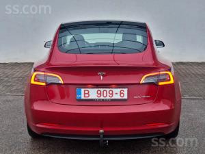 Red Tesla Model 3 2020 in Riga, with an engine capacity of 0.00 L and mileage of 126 thousand km for 21777 €, photo 7 on AUTOMOTO.COM.LV