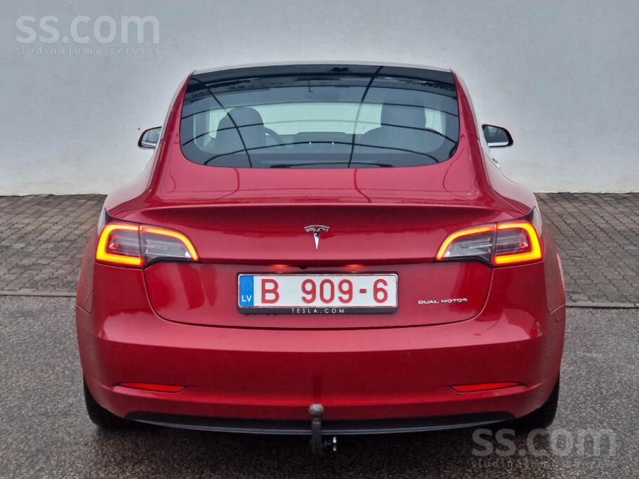Red Tesla Model 3 2020 in Riga, with an engine capacity of 0.00 L and mileage of 126 thousand km for 21777 €, photo 7 on AUTOMOTO.COM.LV