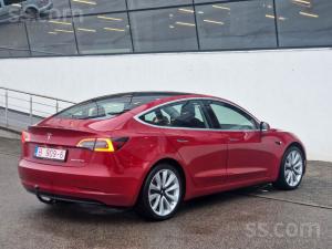 Red Tesla Model 3 2020 in Riga, with an engine capacity of 0.00 L and mileage of 126 thousand km for 21777 €, photo 8 on AUTOMOTO.COM.LV