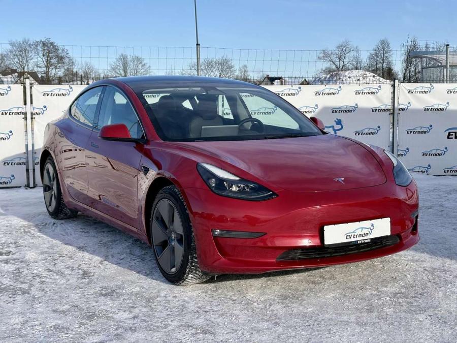 Red Tesla Model 3 2022 in Vilnius, with an engine capacity of 0.00 L and mileage of 116 thousand km for 25800 €, photo 3 on AUTOMOTO.COM.LV