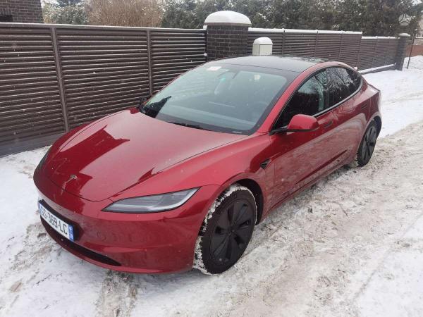 Sarkans Tesla Model 3 2023 Kauņa, ar dzinēja tilpumu 0.00 L un nobraukumu 31 tūkst. km par 21900 €, foto 1 vietnē AUTOMOTO.COM.LV
