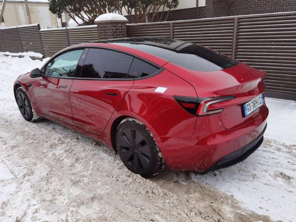 Sarkans Tesla Model 3 2023 Kauņa, ar dzinēja tilpumu 0.00 L un nobraukumu 31 tūkst. km par 21900 €, foto 4 vietnē AUTOMOTO.COM.LV