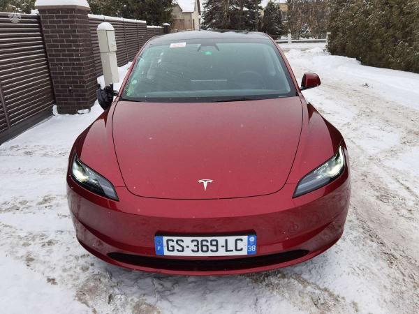 Sarkans Tesla Model 3 2023 Kauņa, ar dzinēja tilpumu 0.00 L un nobraukumu 31 tūkst. km par 21300 €, foto 4 vietnē AUTOMOTO.COM.LV