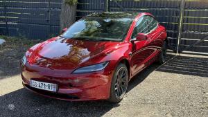Красный Тесла Модель 3 2023 в Ионава, объемом двигателя 0.00 л и пробегом 70 тыс. км за 32500 €, фото 6 на AUTOMOTO.COM.LV