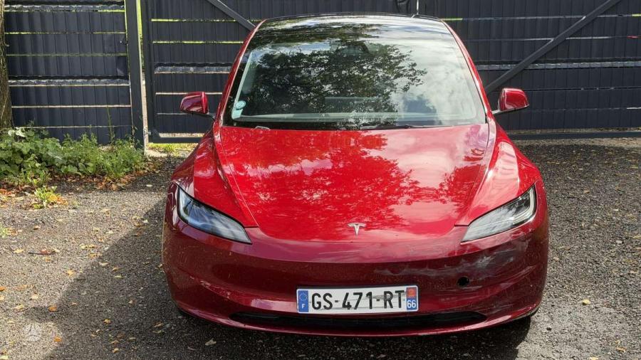 Red Tesla Model 3 2023 in Jonava, with an engine capacity of 0.00 L and mileage of 70 thousand km for 30500 €, photo 1 on AUTOMOTO.COM.LV