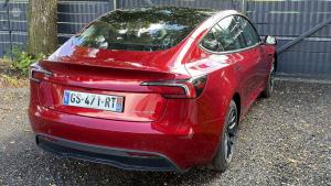 Red Tesla Model 3 2023 in Jonava, with an engine capacity of 0.00 L and mileage of 70 thousand km for 30500 €, photo 6 on AUTOMOTO.COM.LV