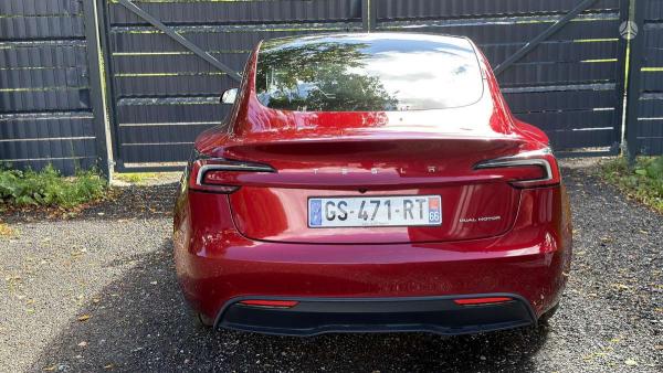 Tesla Model 3 2023 Jonava vietnē Sarkans Tesla Model 3 2023 Jonava, ar dzinēja tilpumu 0.00 L un nobraukumu 70 tūkst. km par 30500 €, foto 7 vietnē AUTOMOTO.COM.LV